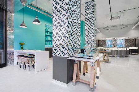 This Tiffany & Co. vending machine makes us want to be in London now ...