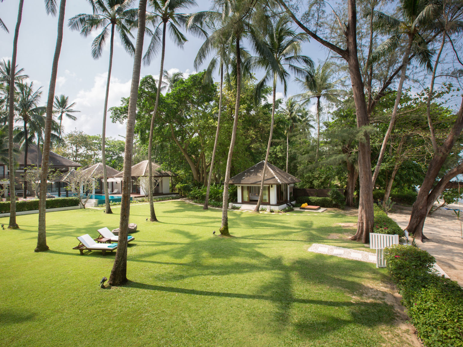 Meet Ban Suriya: Beachfront Villa with Infinity Pool in Koh Samui ...